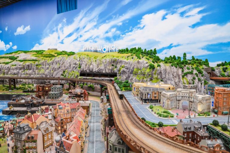 Small Worlds TOKYOใกล้โอไดบะ (Odaiba) โตเกียว (Tokyo) สนุกกับโลกแห่ง ...