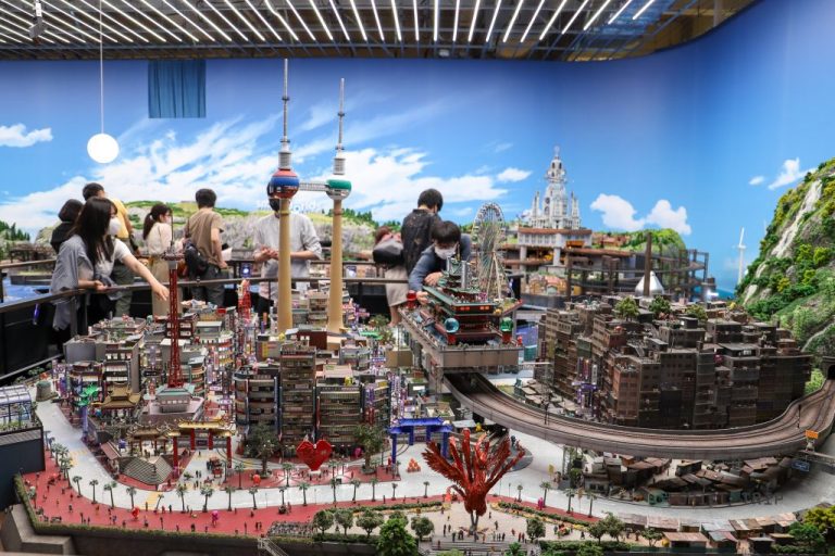 Small Worlds TOKYOใกล้โอไดบะ (Odaiba) โตเกียว (Tokyo) สนุกกับโลกแห่ง ...